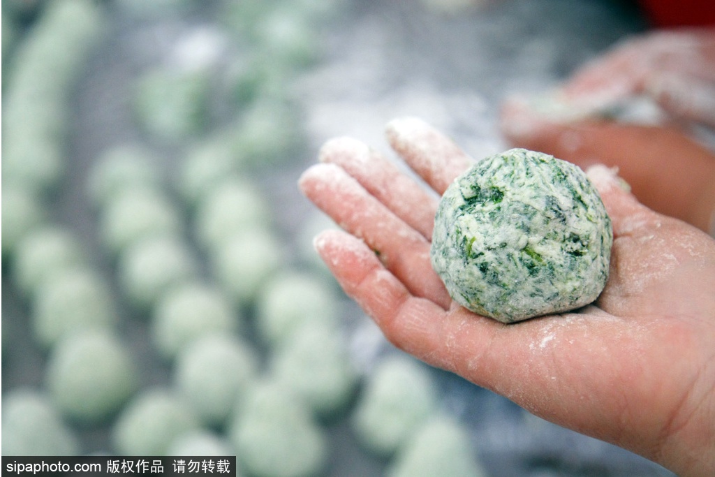 Spring tour in Beijing, find spring in delicious food - Green Rice Ball ...
