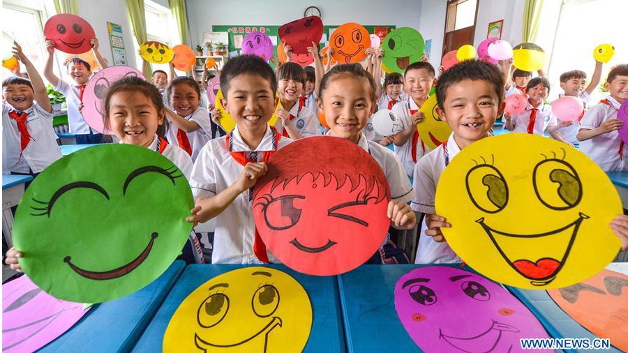 World Smile Day marked at primary school in N China's Hebei