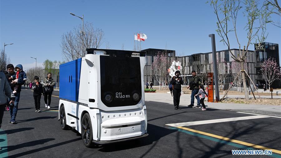 Unmanned express delivery vehicle put into service at Xiongan citizen ...