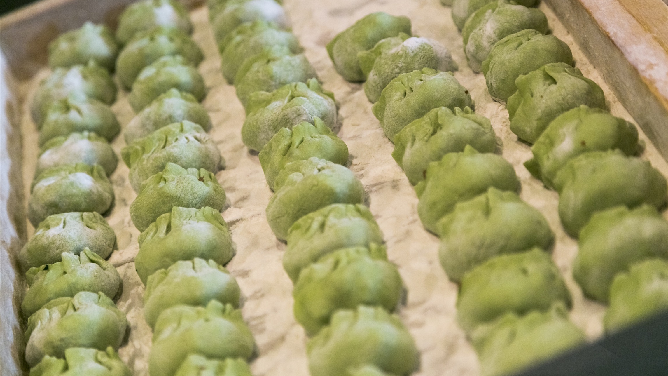 Take a bite of qingtuan and taste the flavor of spring