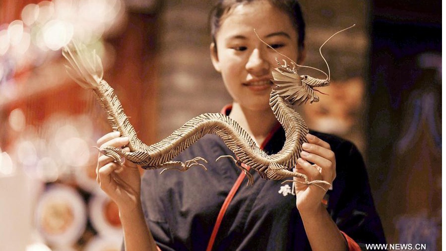 Straw handicraftsman combines traditional techniques with innovation