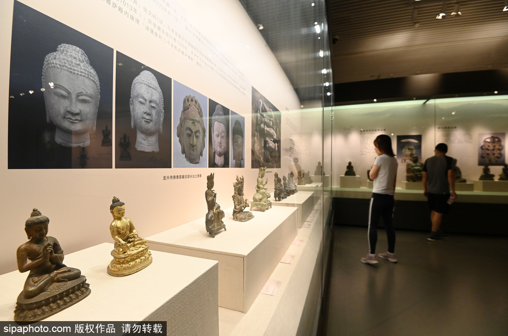 Exhibition of Gold and Bronze Statues of Buddhism and Daoism Made Its ...