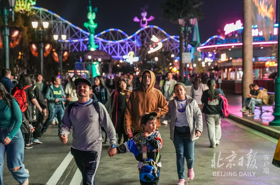 Enjoy Nighttime Fun at Universal Beijing Resort for First Time!