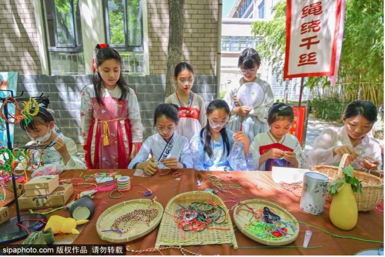 Dragon Boat Festival Folk Fun | Facial Makeup and Colorful Ropes