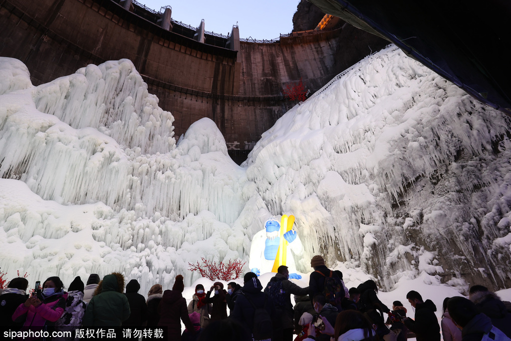 Longqing Gorge Ice Lantern Snow Carnival to open on January 15th