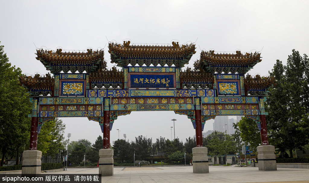 Enjoy the beautiful scenery along the Tongzhou Grand Canal