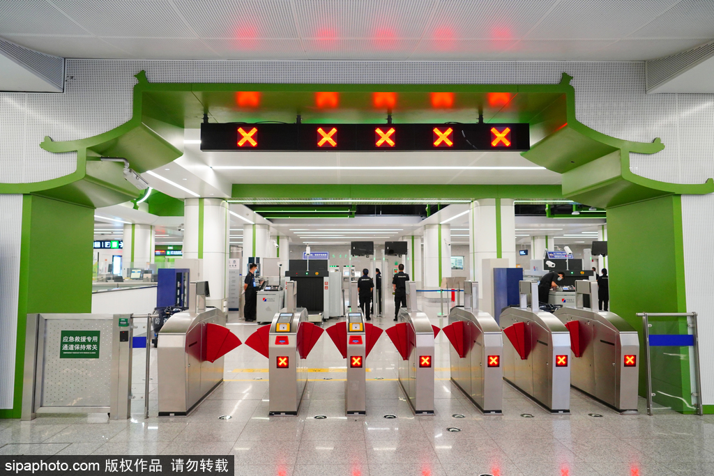 Some subway entrances in Beijing will be temporarily closed